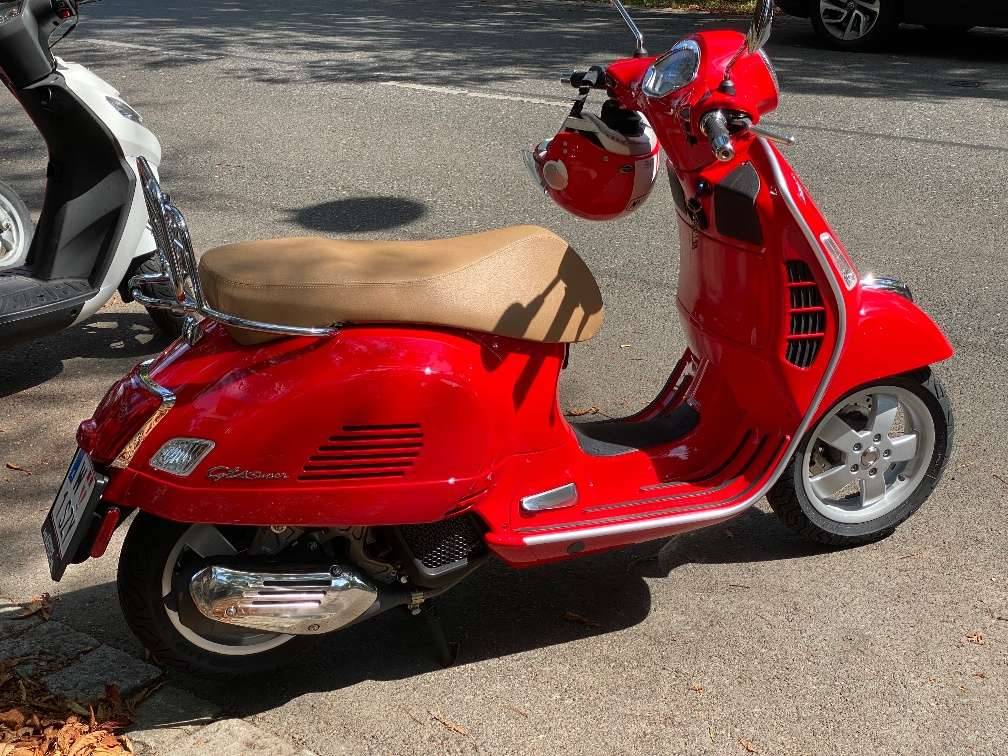 Vespa GTS Super 125 i.e. ABS im "Vintage" Look- abs. neuwertig! Roller ...