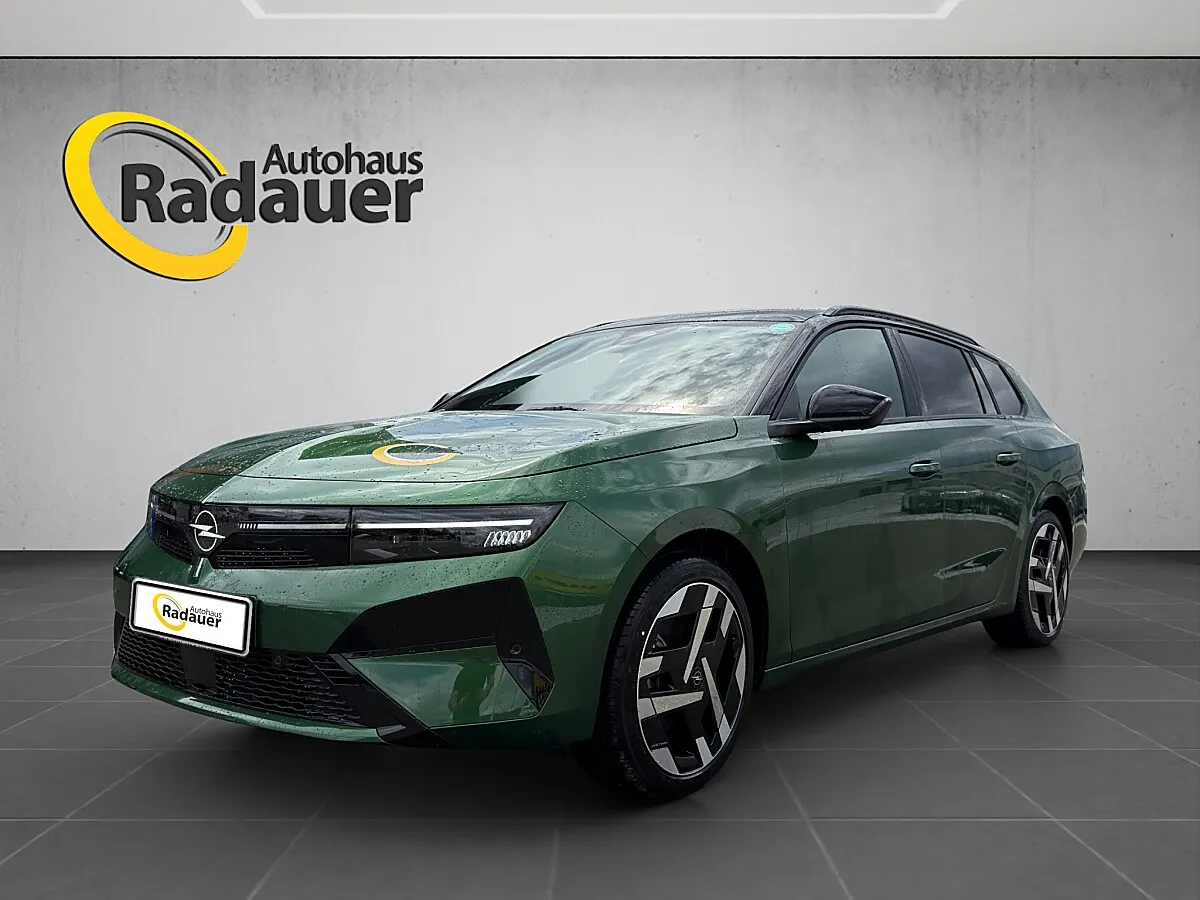 Elegantes Opel Astra Kombi Elektro Ebenbildnull