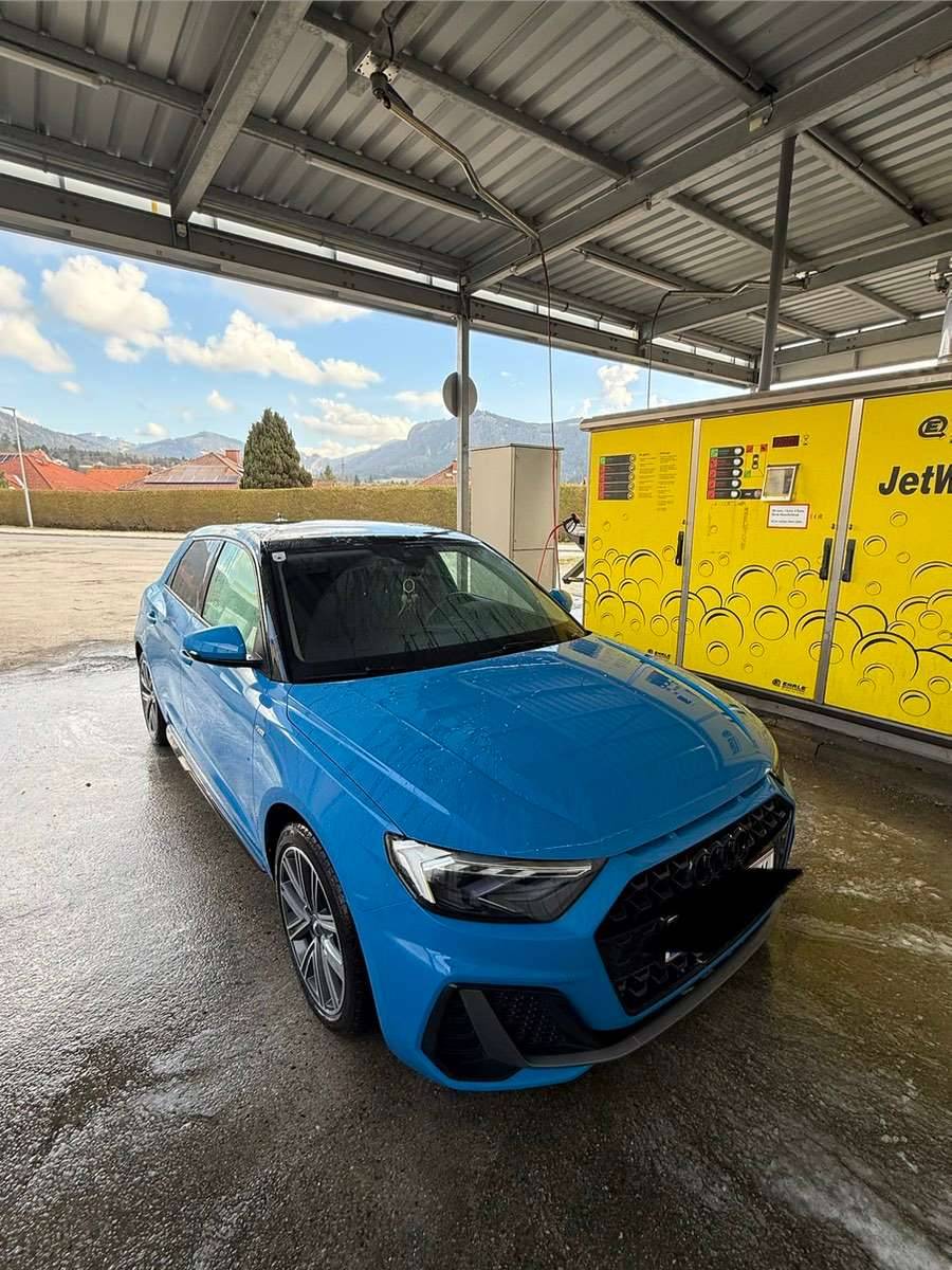 Audi A1 NEUES PICKERL! Audi A1 Sportback & S-Line Klein-/ Kompaktwagen ...