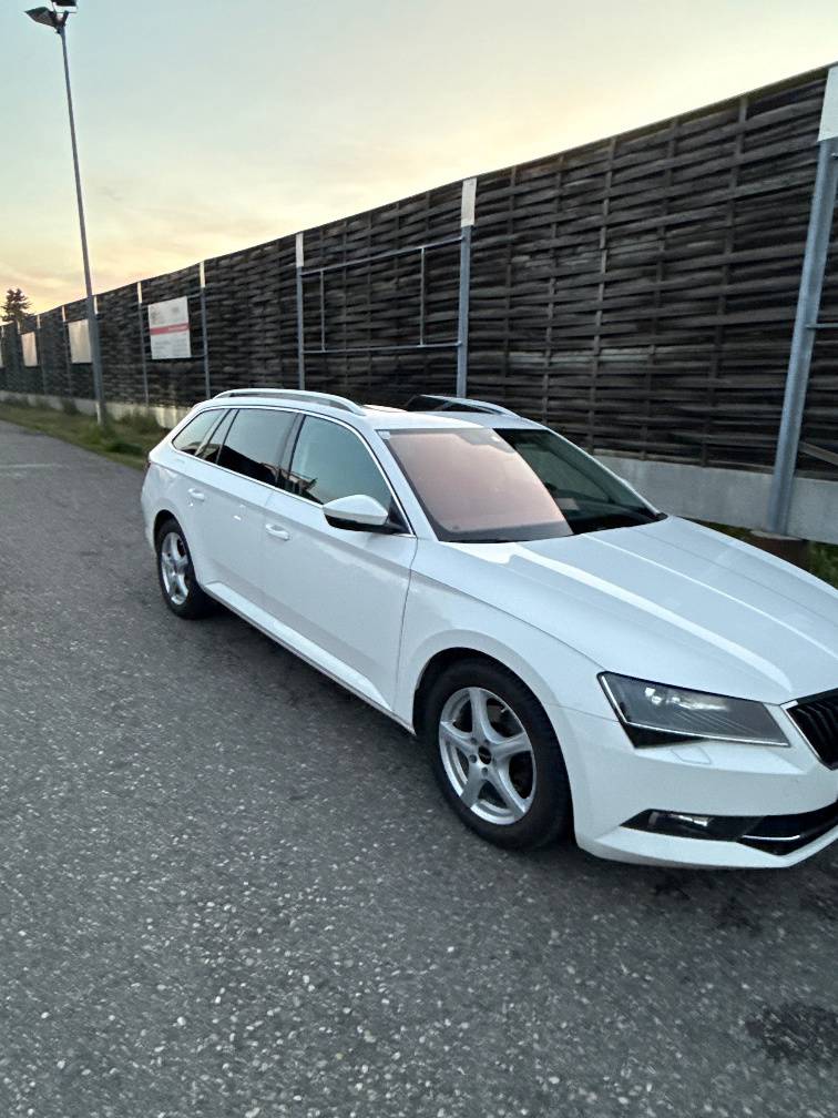 Skoda Superb Kombi 2,0 TDI Style DSG Fixpreis Kombi / Family Van, 2019 ...