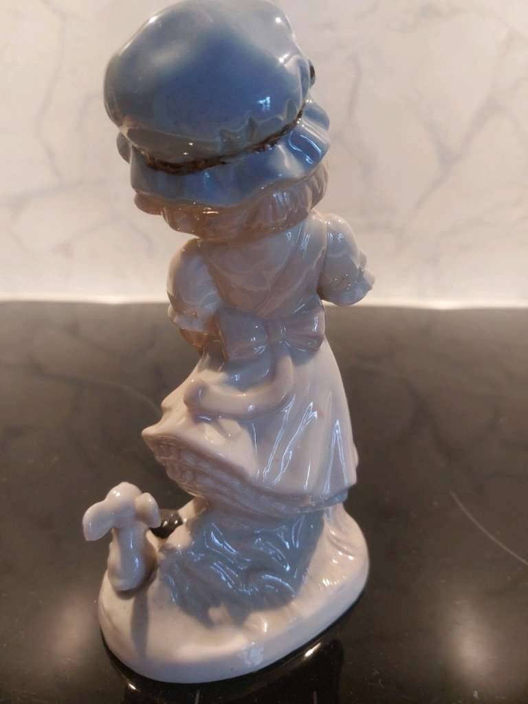 Mädchenfigur mit Hund, € 4,- (1120 Wien) - willhaben