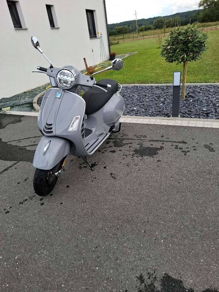 Vespa GTS Roller / Scooter - willhaben