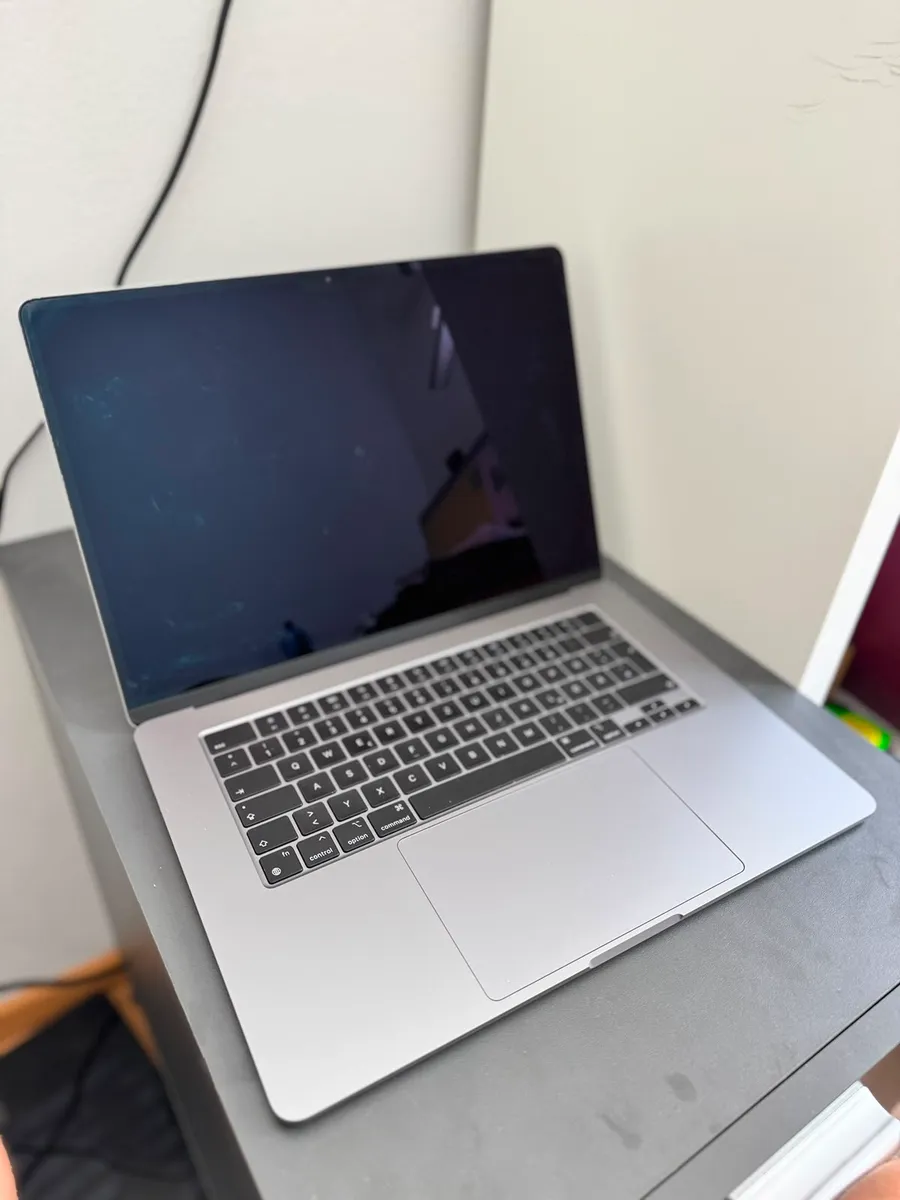 MacBook Air 15" 2023 (A2941) M2 | Display OK | Bastler & Ersatzteile ...