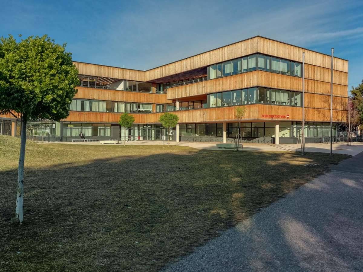 Beinahe Erstbezug: Hervorragend angebundene Drei Zimmer Neubauwohnung ...