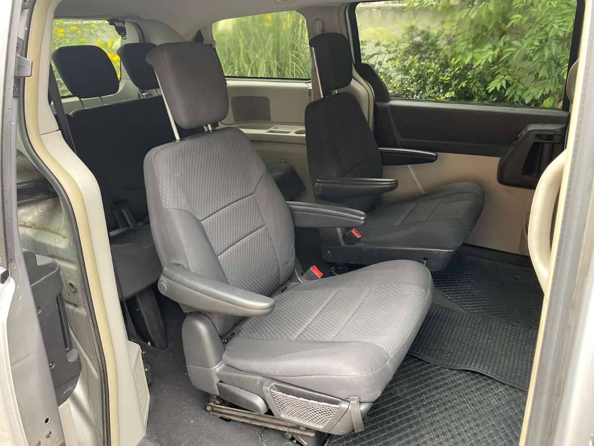 Chrysler Voyager Grand Voyager LX 2,8 CRD Aut. Kombi / Family Van, 2011 ...