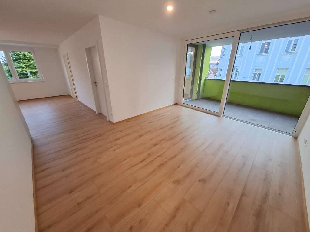 Familienglück!!! Einzigartige 4 Zimmer Wohnung mit sehr schöner Loggia ...