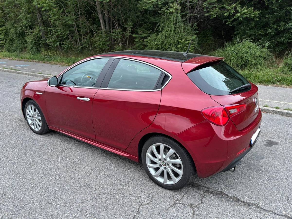 Alfa Romeo Giulietta 1,4 TB Distinctive Klein-/ Kompaktwagen, 2012, 94. ...