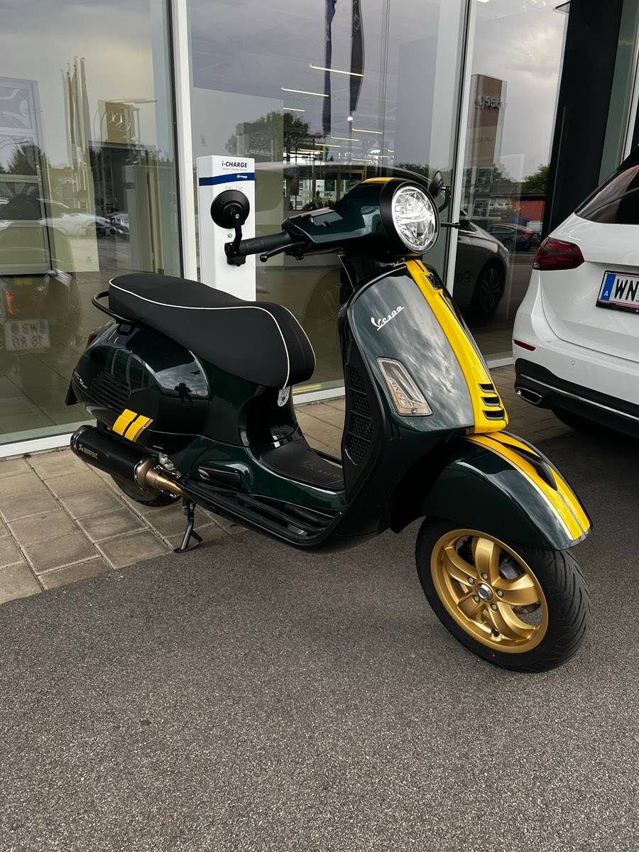 Vespa GTS 300 ABS Racing Sixties Roller / Scooter - willhaben