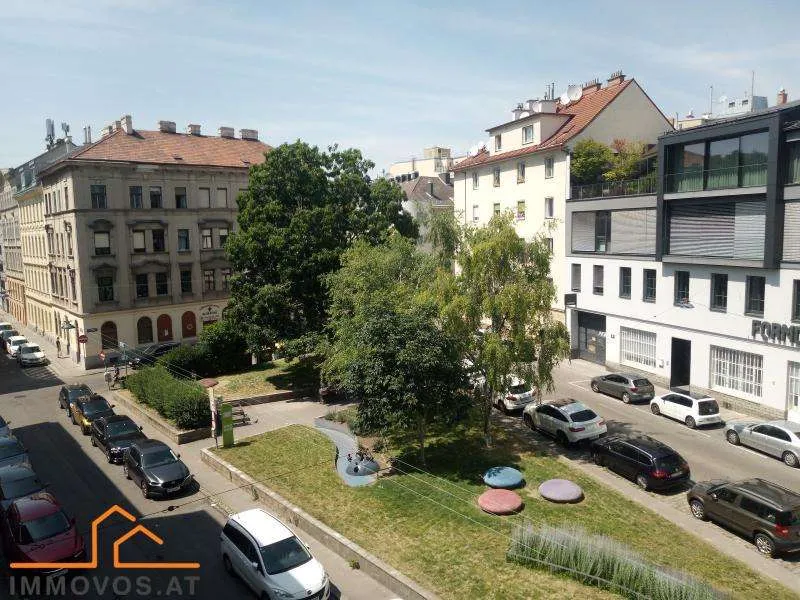 ***Beim Leon-Askin-Park:helle 2-Zimmer-Wohnung mit separater Kueche ...