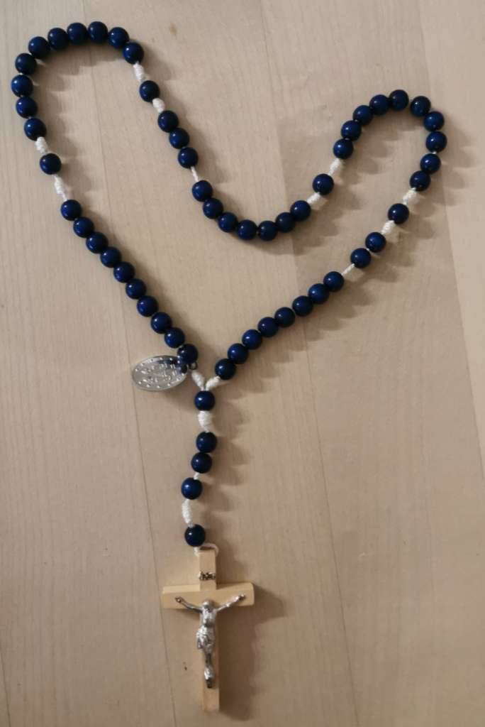 Rosenkranz blau halbgeküpft mit Holzperlen, 8mm groß, 38cm lang ...