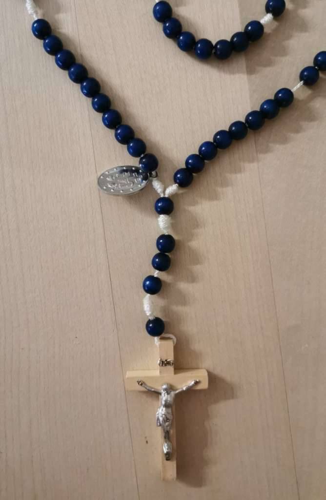 Rosenkranz blau halbgeküpft mit Holzperlen, 8mm groß, 38cm lang ...