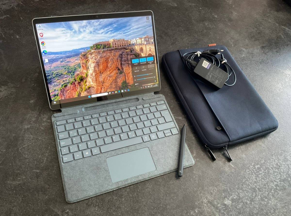 Microsoft Surface Pro X , SQ2 ,16GB RAM , 256GB SSD, inkl. keyboard ...