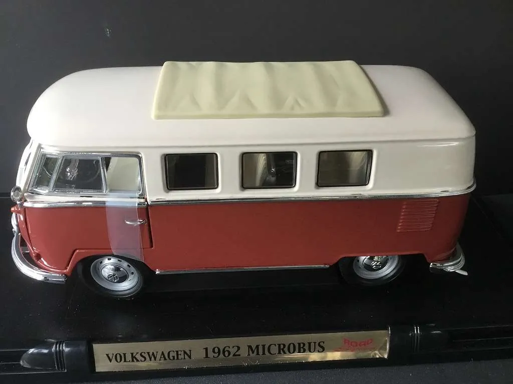 VW Micro Bus 1962 / Road Signature / 1:18, € 29,- (6330 Kufstein ...