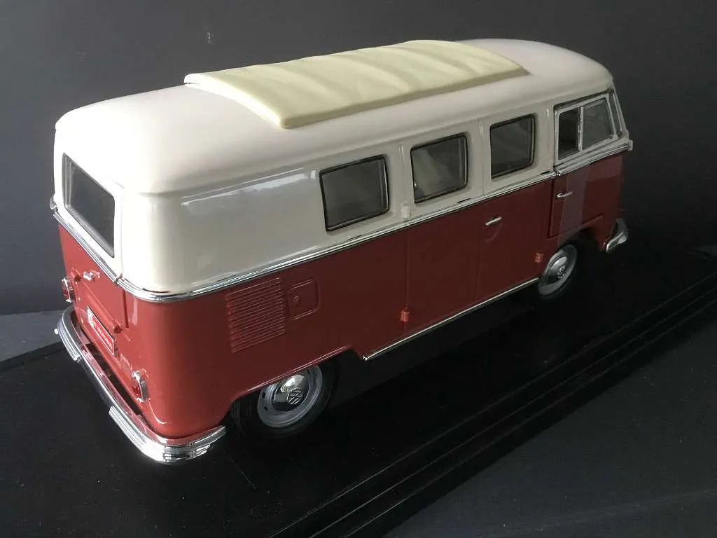 VW Micro Bus 1962 / Road Signature / 1:18, € 29,- (6330 Kufstein ...