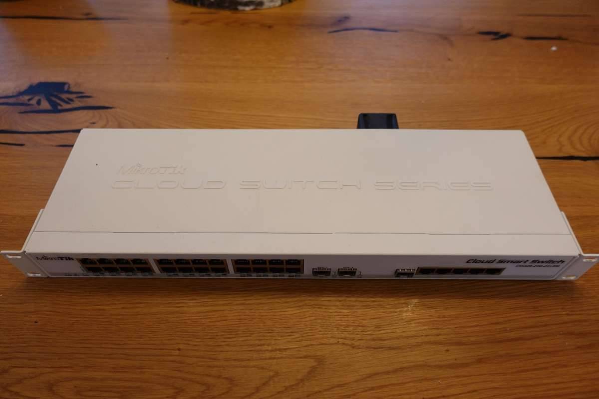 MikroTik CSS326-24G-2S+ RM - 1 HE Custom-Lösung mit PoE & Router ...
