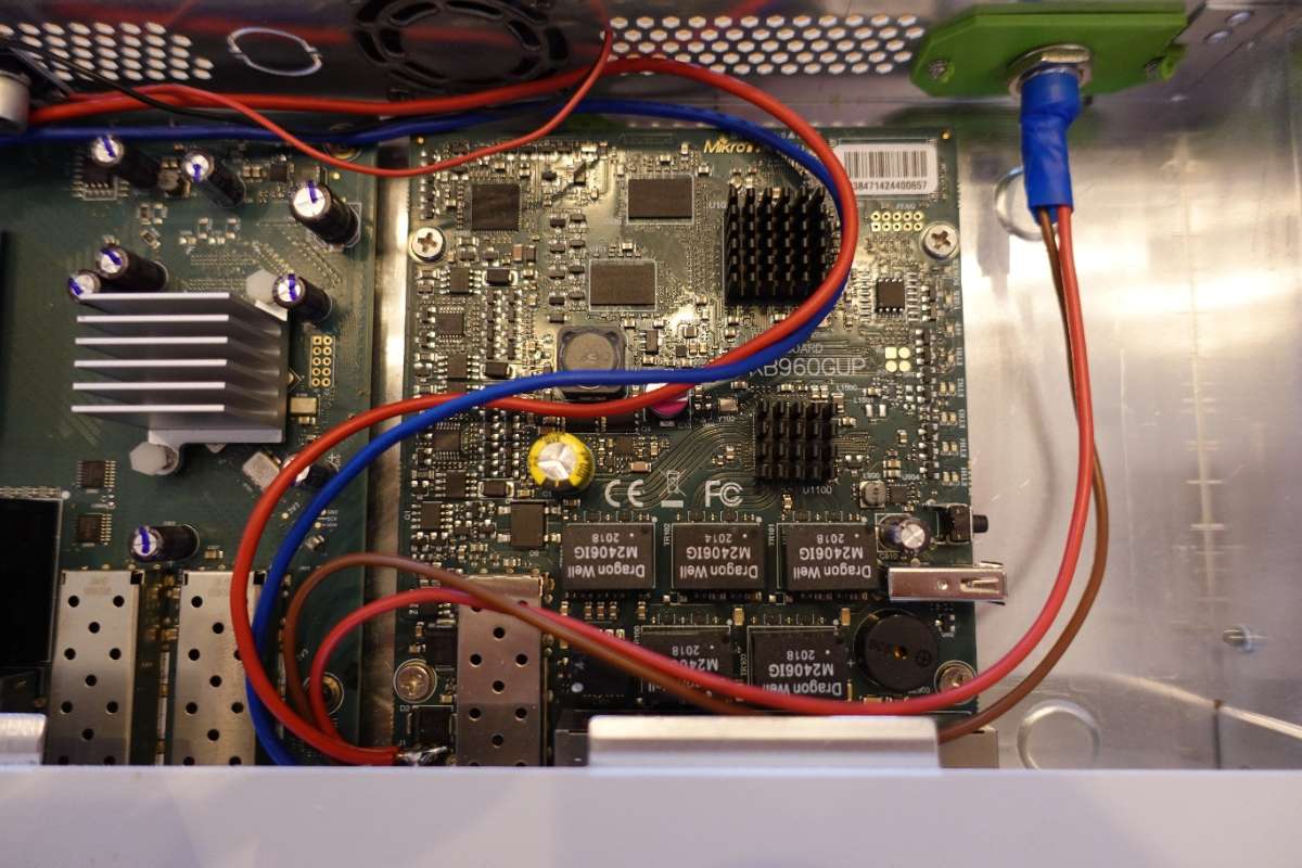 MikroTik CSS326-24G-2S+ RM - 1 HE Custom-Lösung mit PoE & Router ...