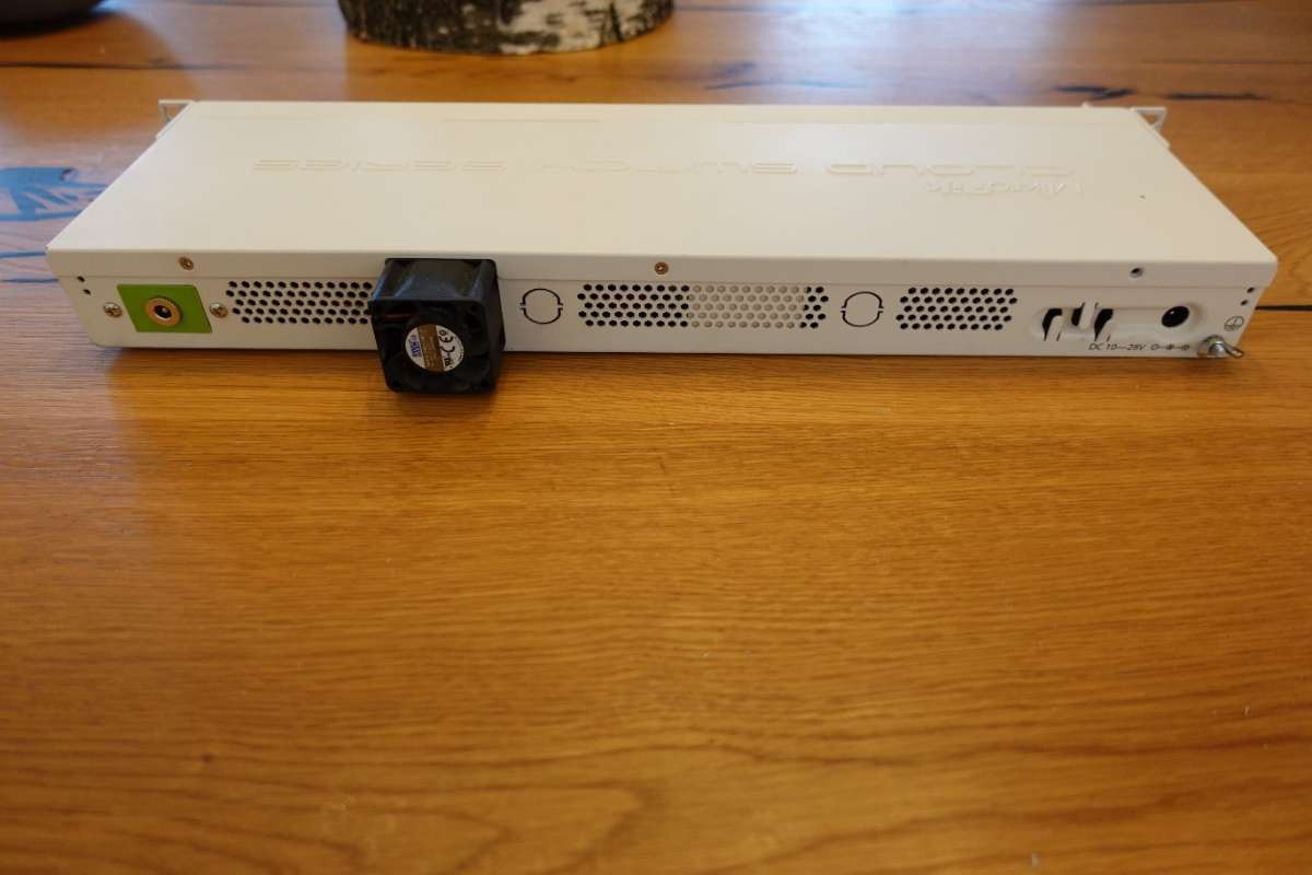MikroTik CSS326-24G-2S+ RM - 1 HE Custom-Lösung mit PoE & Router ...