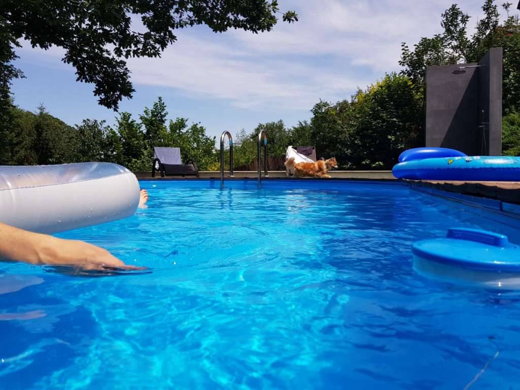 Wochenendhaus mit Pool und Fernblick mit 1300m² Traumgrund Nähe Wien ...