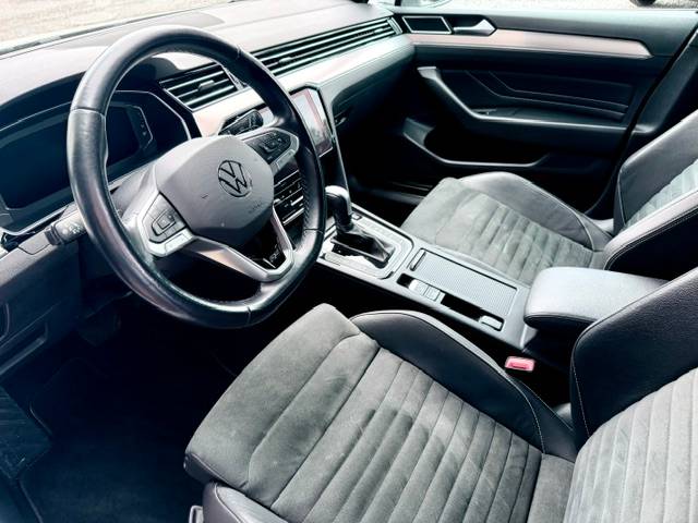 VW Passat Variant R-LINE Elegance 2,0 SCR TDI DSG Kombi / Family Van ...