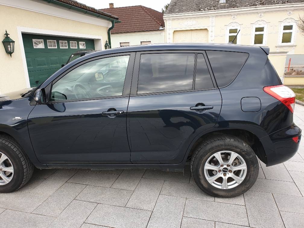 Toyota RAV4 2,2 D-4D 150 D-CAT 4WD Elegance Aut. SUV / Geländewagen ...