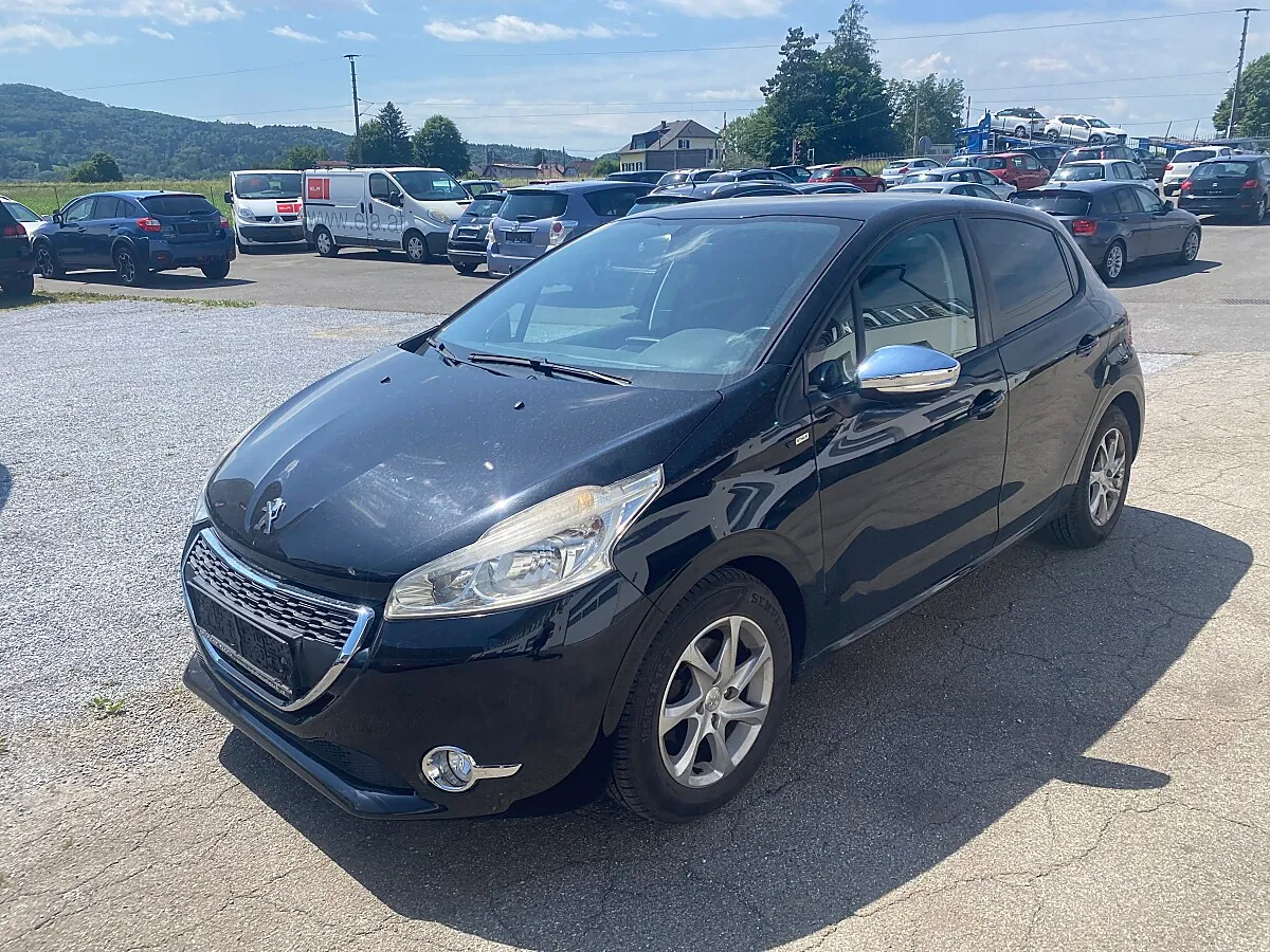 Peugeot 208 Style 1,2 VTi 82 Limousine, 2015, 120.000 km, € 5.490 ...