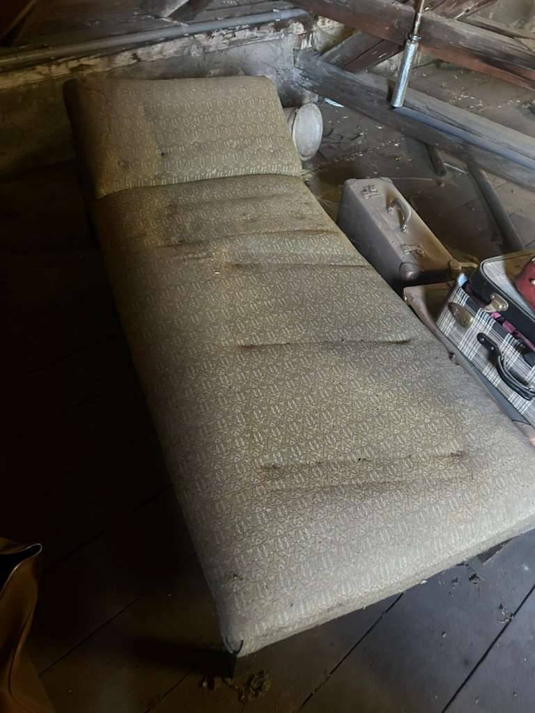 Diwan mit kleinen Hocker (sehr alt), € 90,- (3900 Schwarzenau) - willhaben