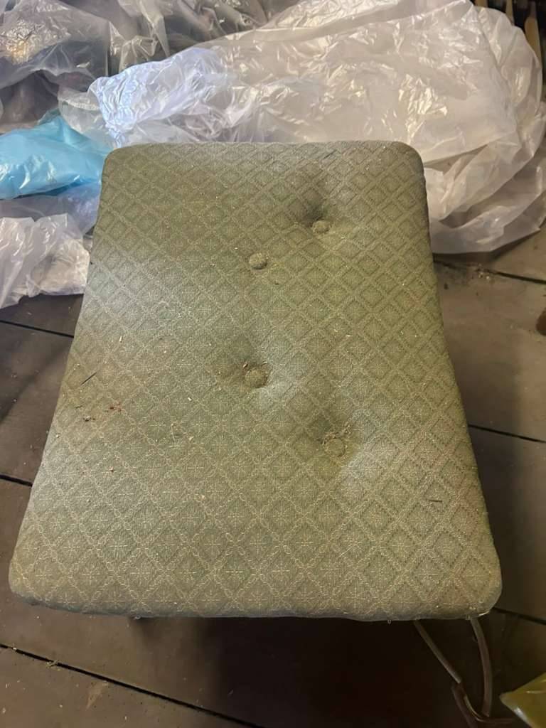 Diwan mit kleinen Hocker (sehr alt), € 90,- (3900 Schwarzenau) - willhaben