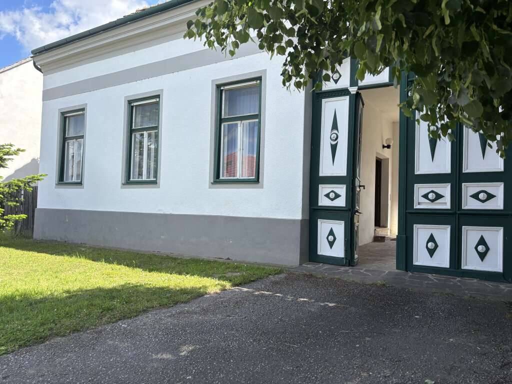 Stilvoller Streckhof mit Nebengebäude im idyllischen Südburgenland, 116 ...