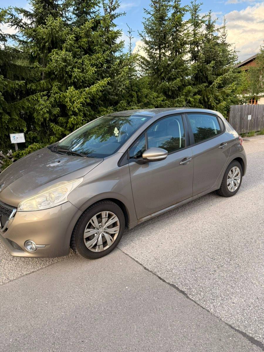 Peugeot 208 ACT VTI 95 5T Klein-/ Kompaktwagen, 2012, 183.529 km, € 2. ...