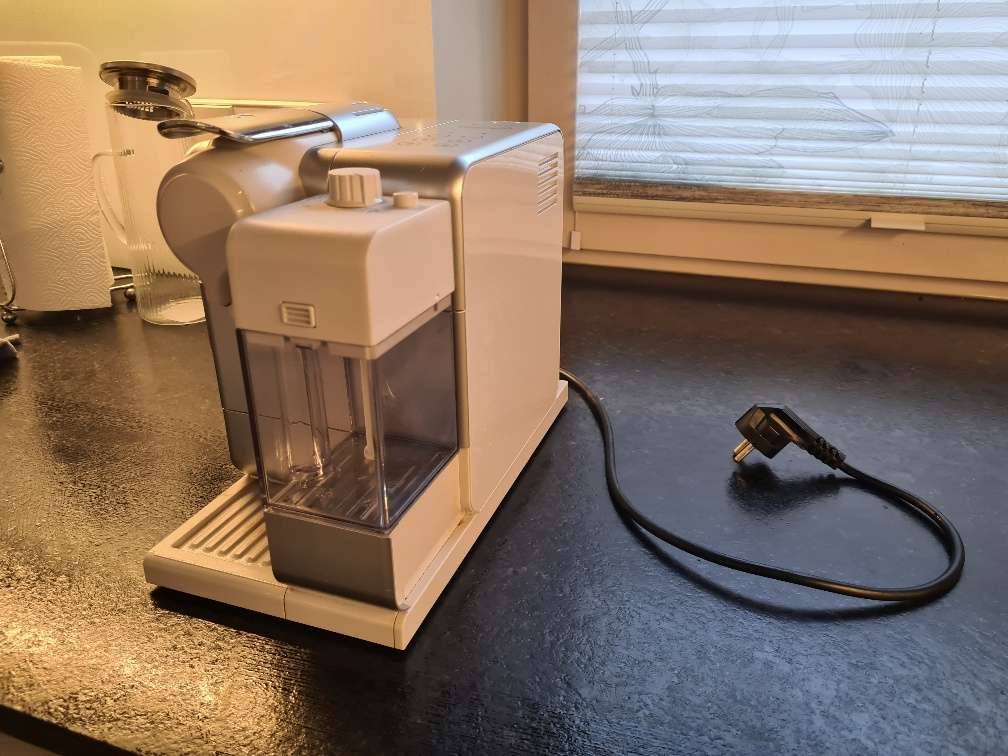 Nespresso Kapselmaschine DeLonghi EN560. S Lattissima Touch, € 50 ...