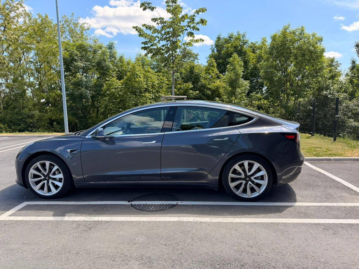 Tesla Model 3 Long Range Limousine, 2019, 139.352 km, € 17.500 ...