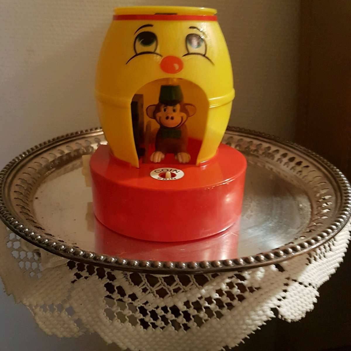 Vintage Spielzeug, Sparkassa mit Affen , Monkey Barrel, mechanisch ...