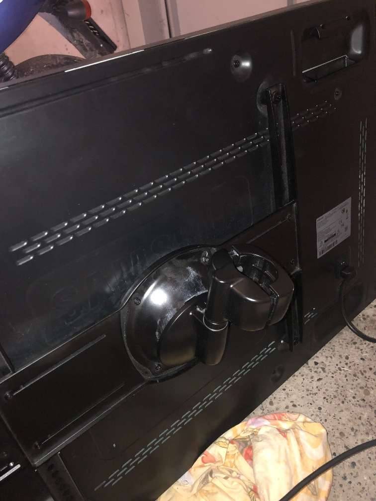 Samsung Monitor 46' für Wandmontage, € 40,- (1200 Wien) - willhaben