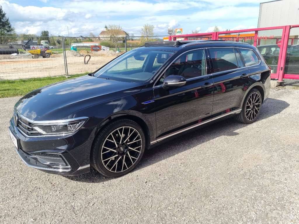 VW Passat Kombi / Family Van, 2022, 81.200 km, € 27.999,- - willhaben