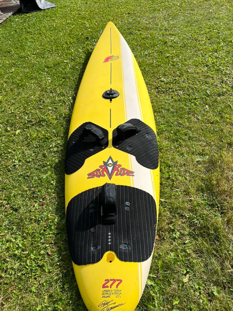 Surfboard inkl Segel, Mast, Gabelbaum usw, € 250,- (6100 Seefeld in ...