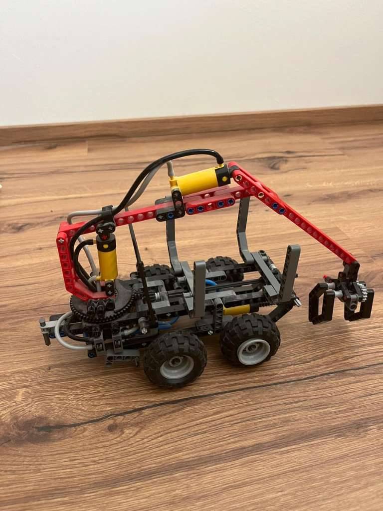 Lego technic traktor mit forstkran 8049, € 100,- (3365 Allhartsberg ...