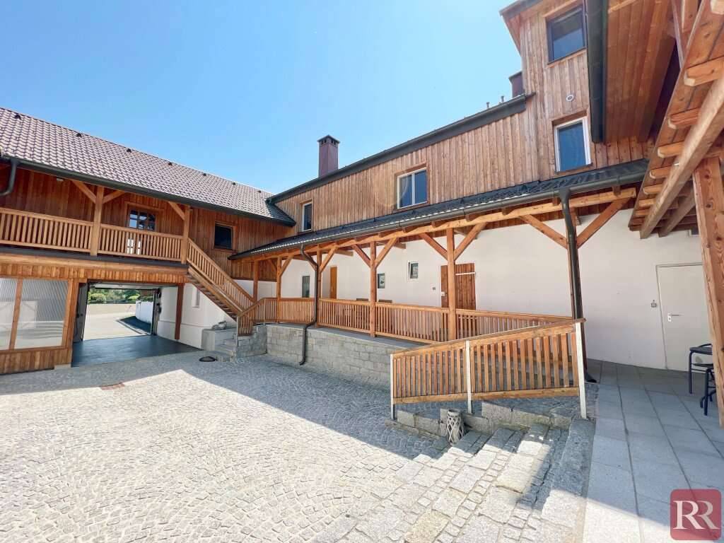 Modernisierter Vierkanthof mit vielen Möglichkeiten, 682,57 m², € Preis ...