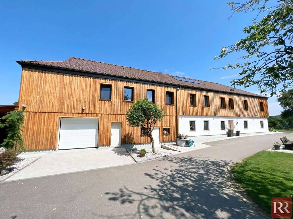 Modernisierter Vierkanthof mit vielen Möglichkeiten, 682,57 m², € Preis ...