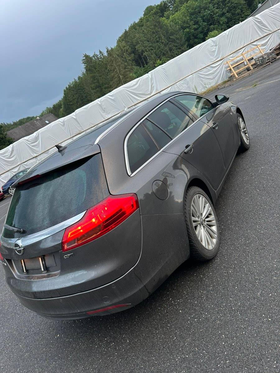 Opel Insignia 2.0 Kombi / Family Van, 2012, 252.000 km, € 1.990 ...