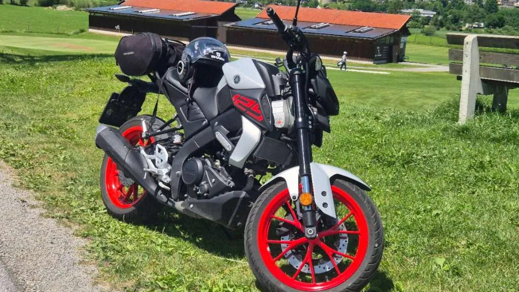 Fabelhafte 125 Naked Bike Bilder
