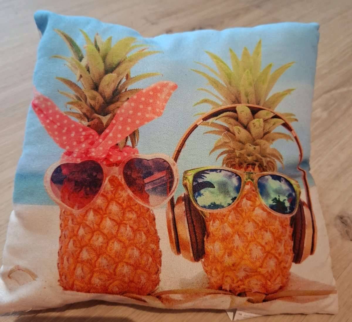 Polster mit sommerlichen Motiv, € 1,50 (4084 Sankt Agatha) - willhaben
