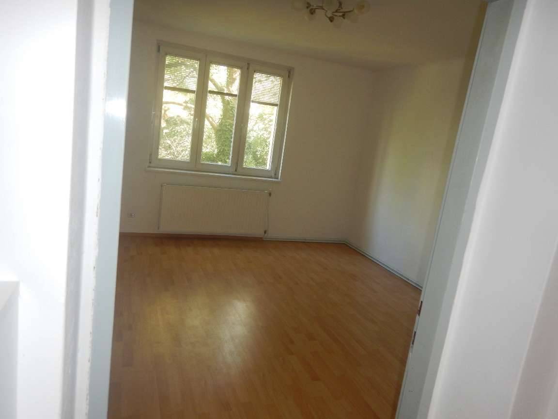 Helle 2-Zimmer-Wohnung mit separater Küche und Loggia ...