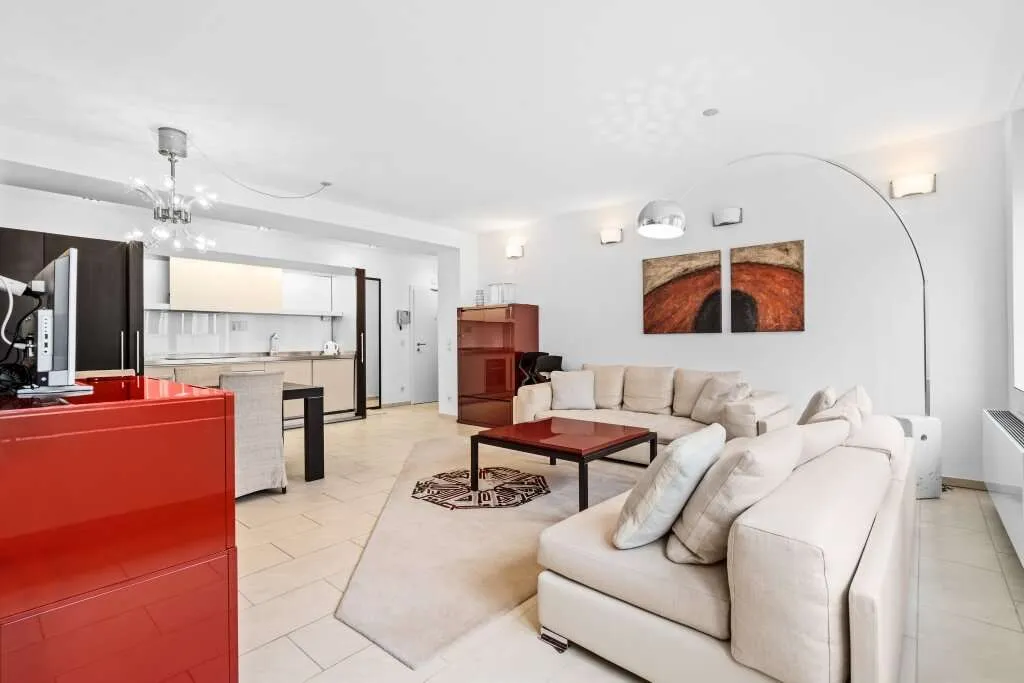Trendig, schick, voll möbliert, mit Garage und Concierge in Top Lage in ...