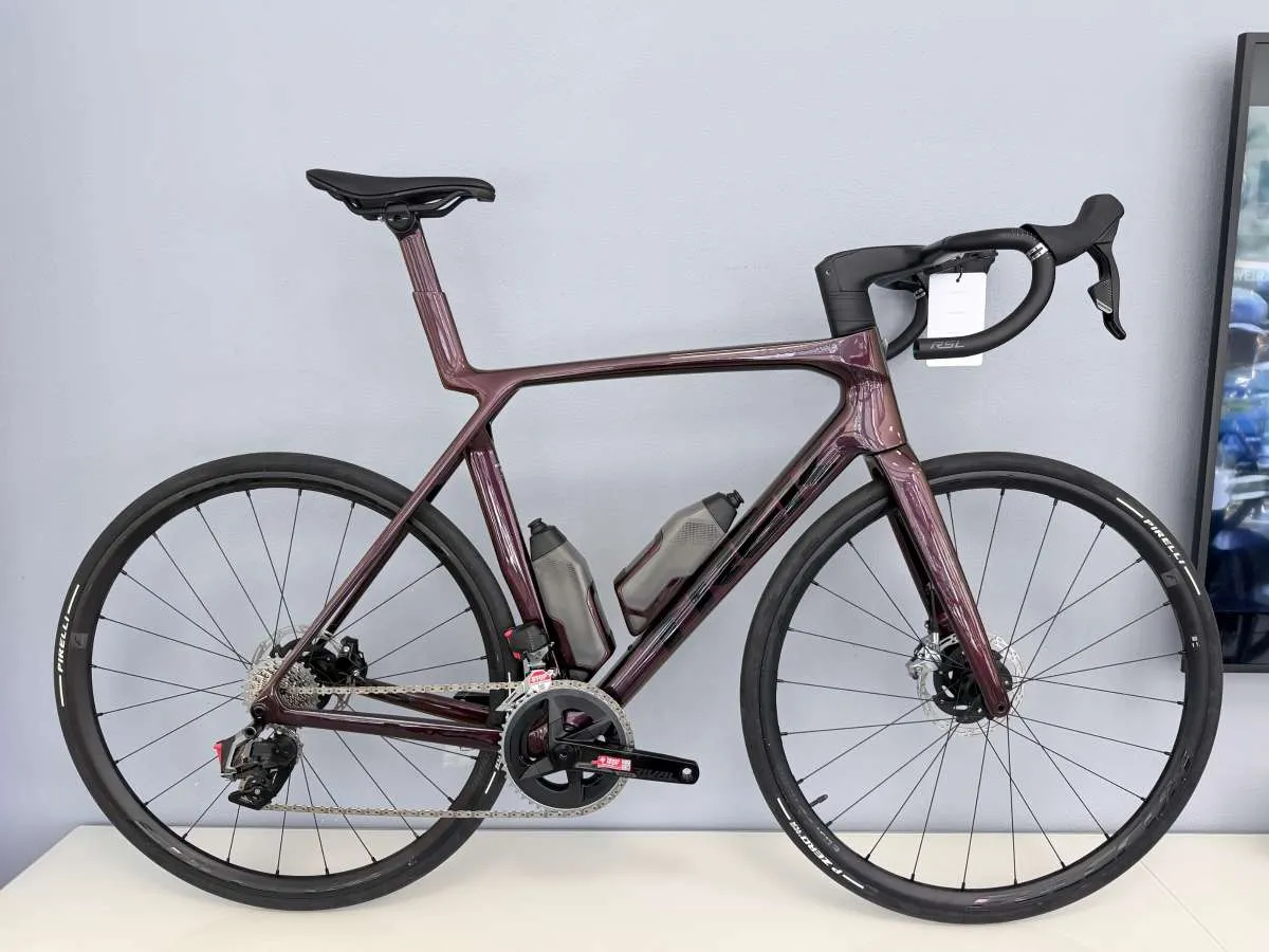 TREK Madone SLR 8 AXS Gen 8 / Gr. L / Axinite Flip / Trek Black / SRAM ...