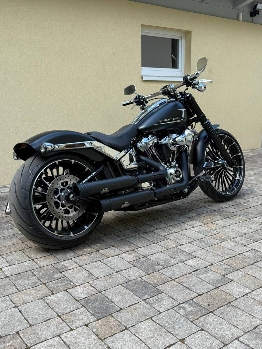 Harley-Davidson Softail Breakout FXBR 117 Chopper / Cruiser - willhaben