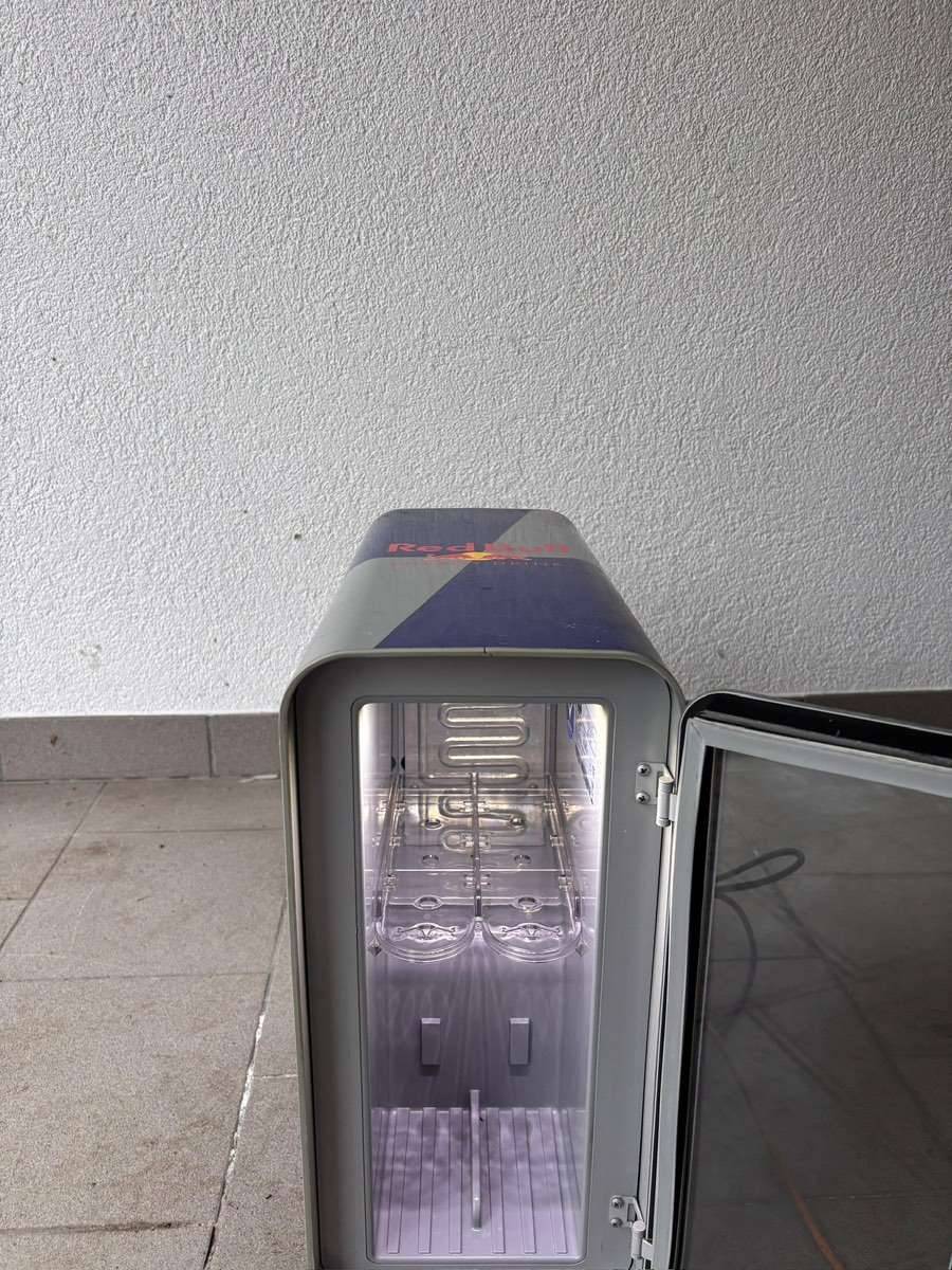 Red Bull Mini-Kühlschrank mit Glastür - voll funktionsfähig, € 200 ...