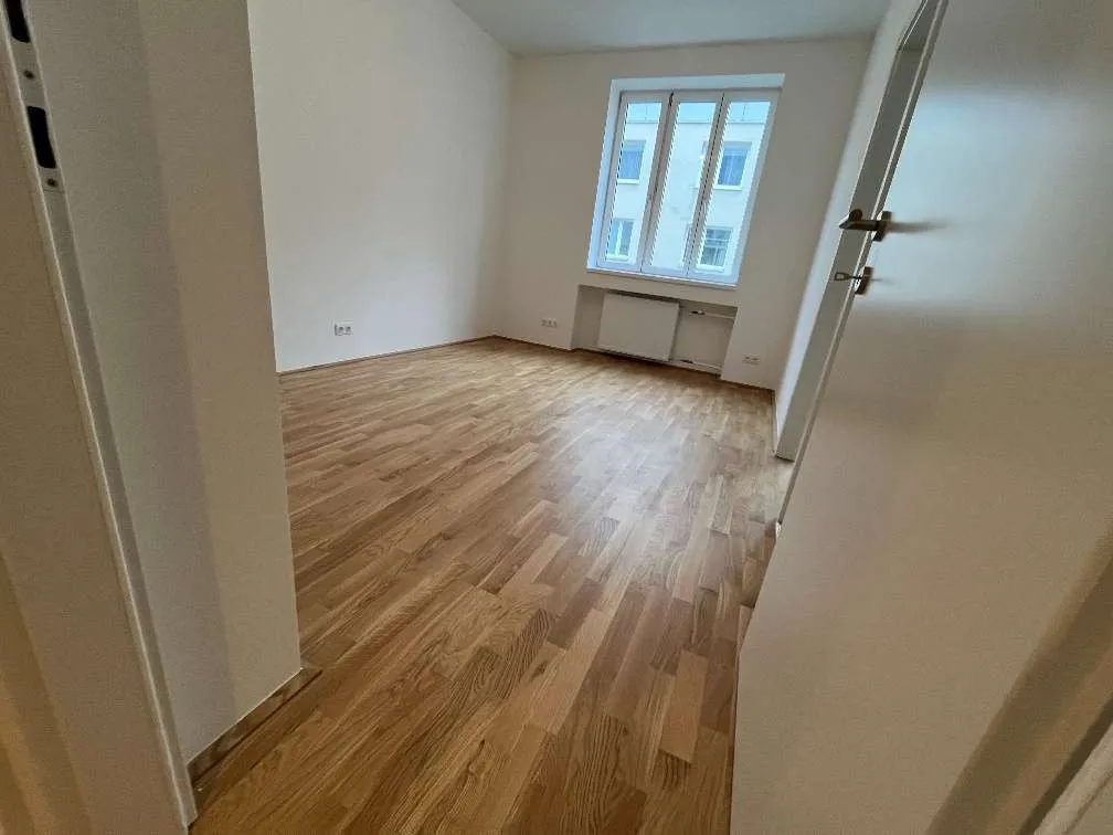 Charmante, helle 2-Zimmer Wohnung , Erstbezug nach Generalsanierung, 37 ...