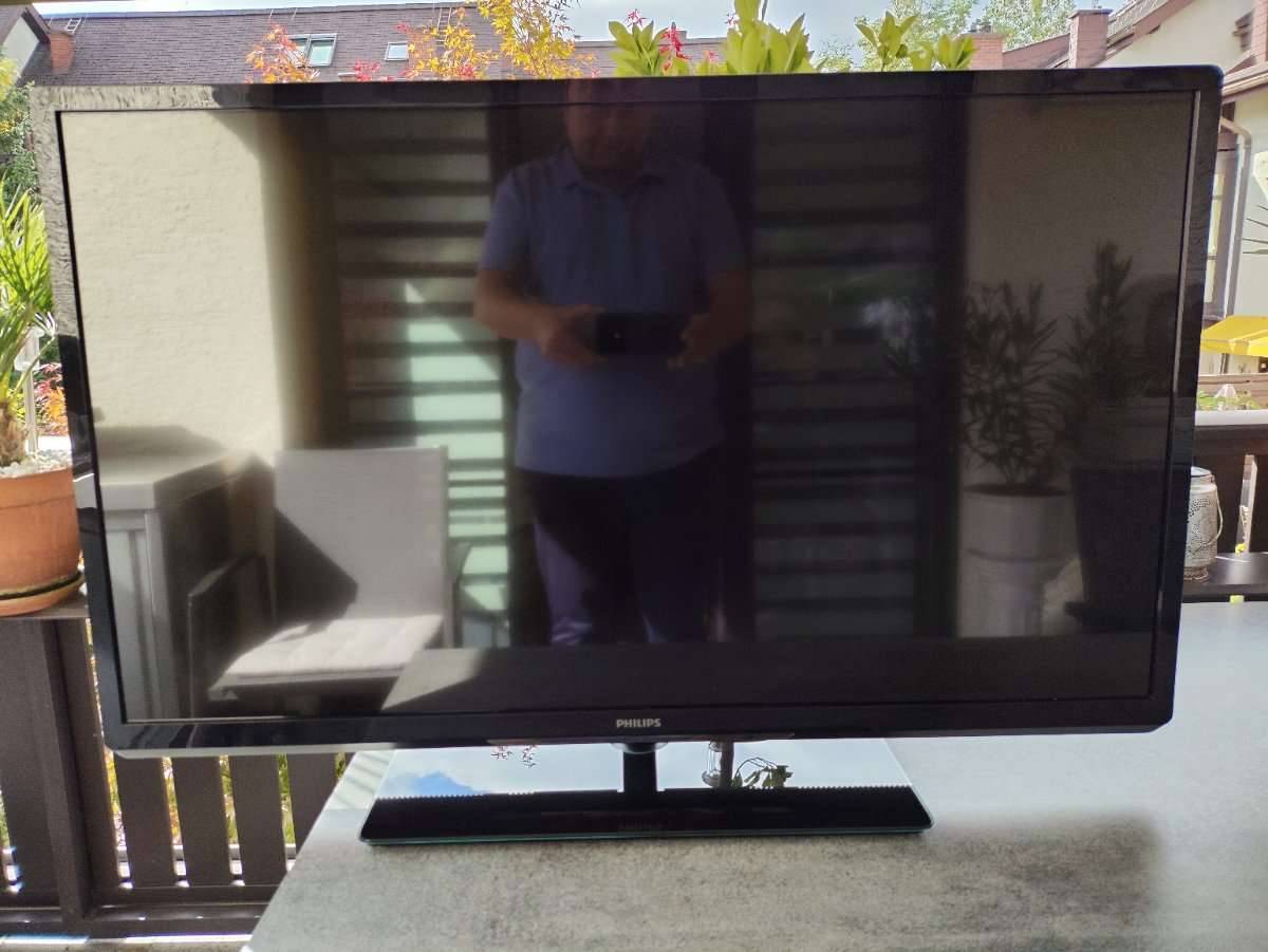 Philips 42PFL4307K/12 - 42" Full HD 3D LED TV mit Wandhalterung & 3D ...