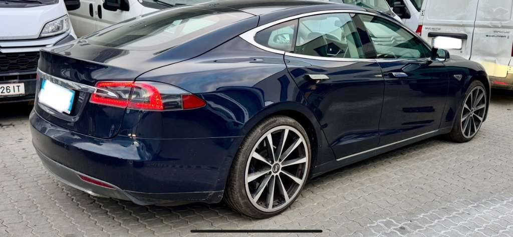Tesla Model S 85 Free SUC Limousine, 2014, 187.500 km, € 15.000 ...