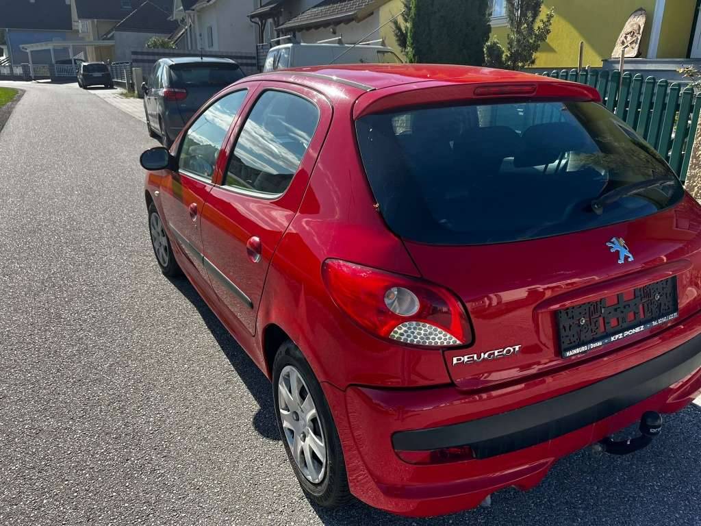 Peugeot 206 Peugeot 206+ TRENDY 1.4 5T, Baujahr 2011 Klein ...